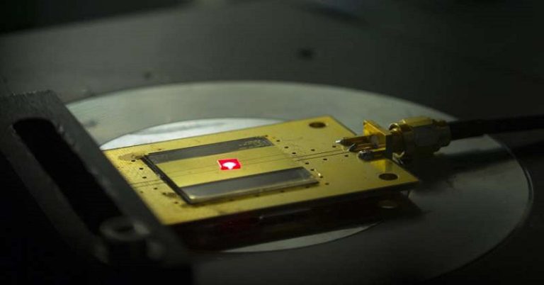 The World’s Smallest Radio is Just 2 Atoms Big | Technology Vista